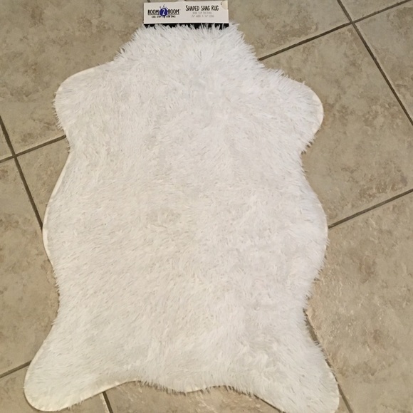 Accessories | Nwt White Shapes Shag Rug | Poshmark